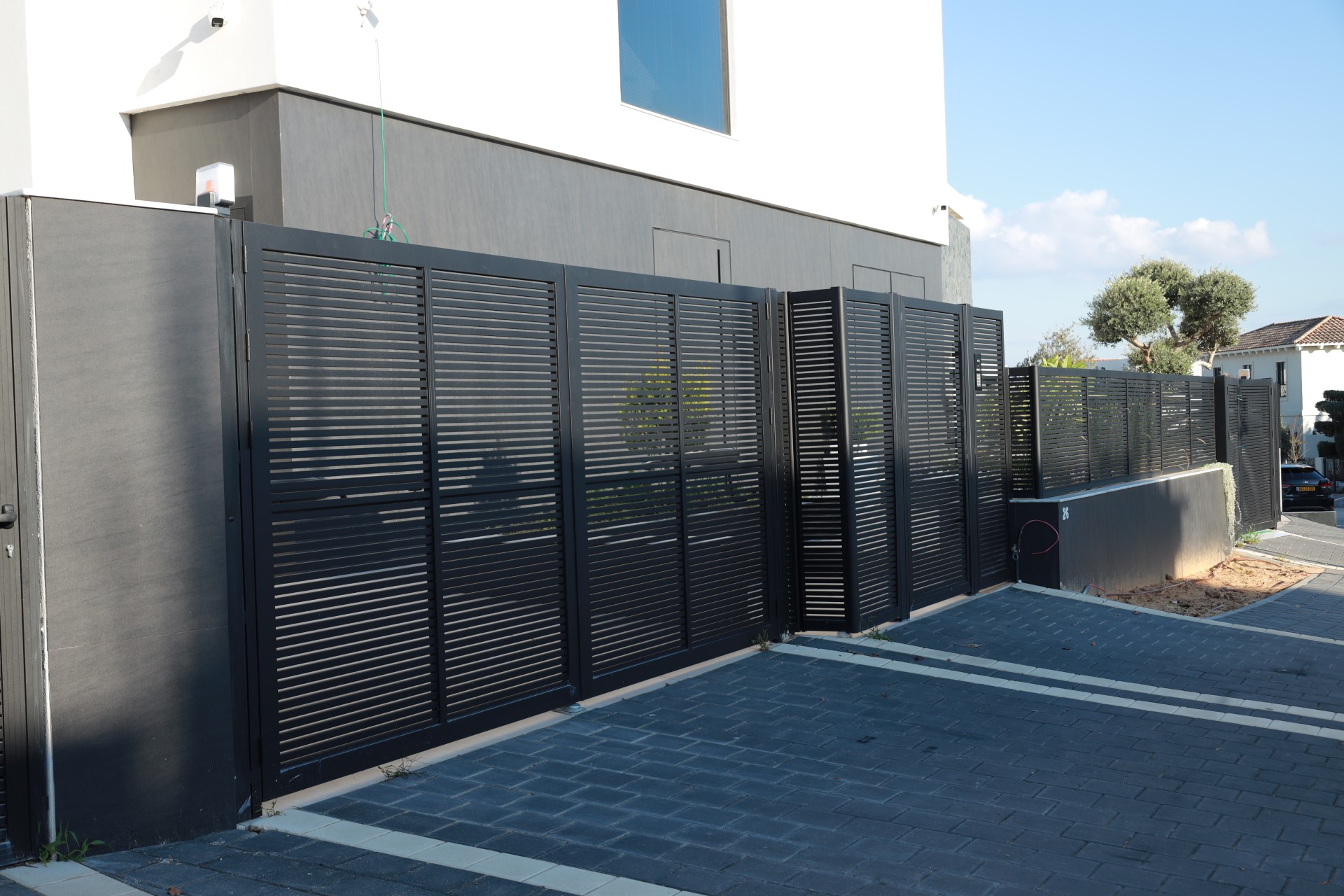 Double Swing Gates - טרלידור