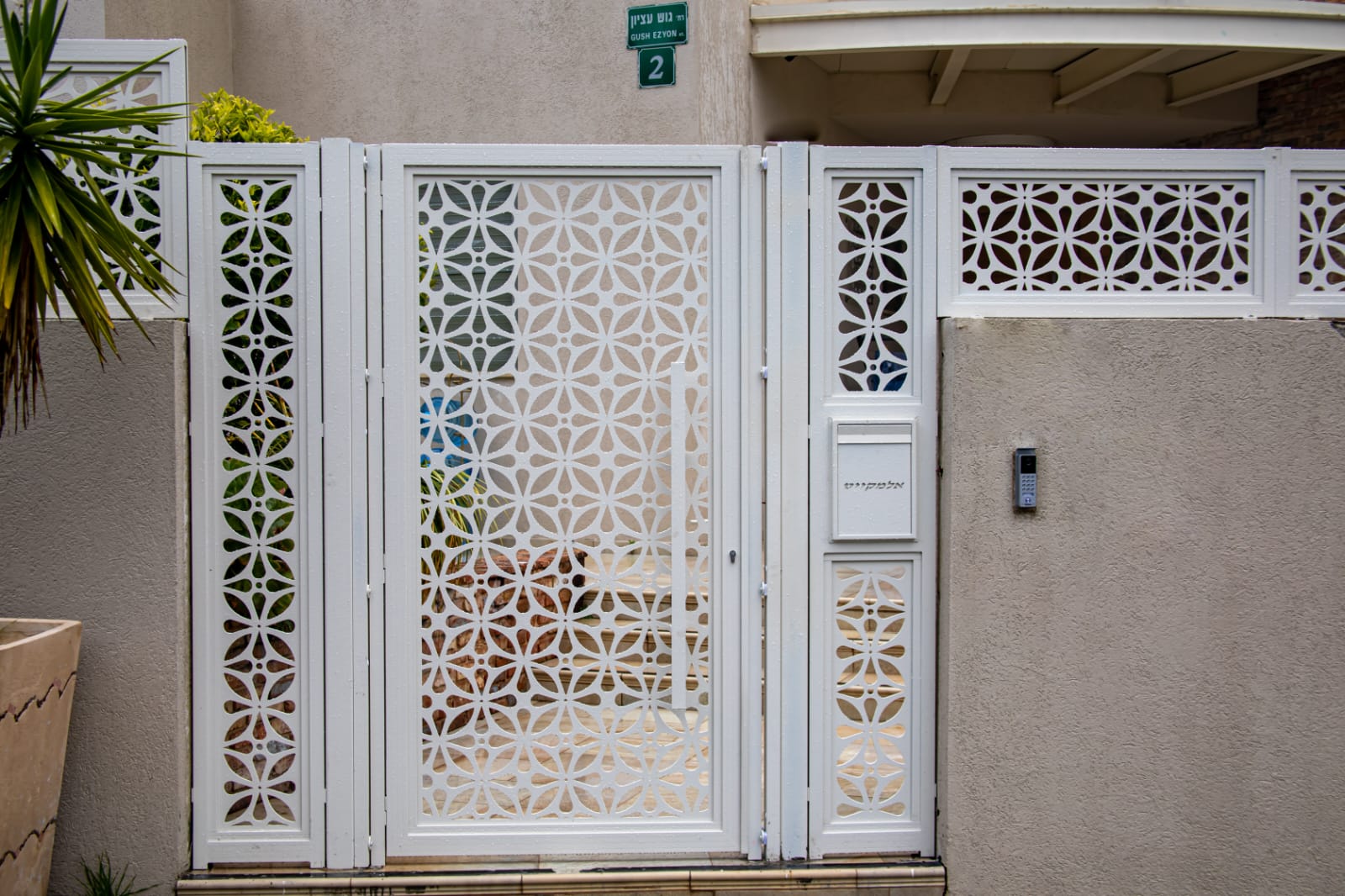 Laser-Cut Gates - טרלידור